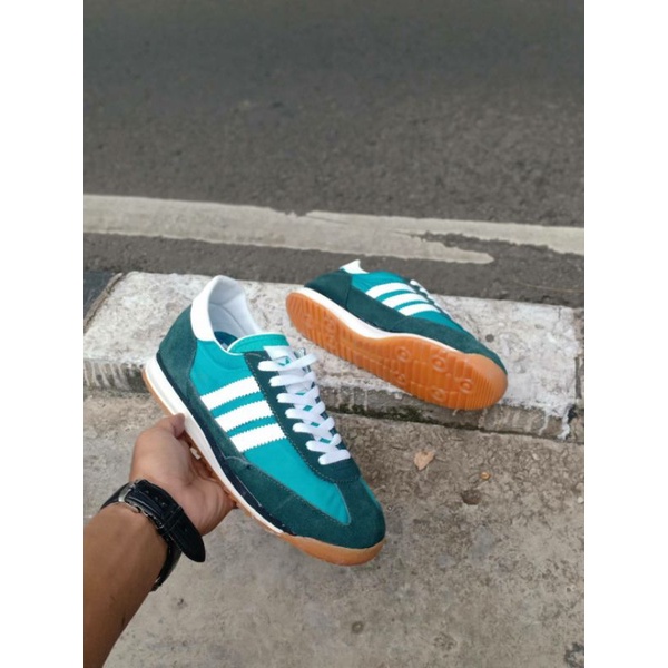 Jual sepatu Adidas model terbaru terlaris-termurah | Shopee Indonesia