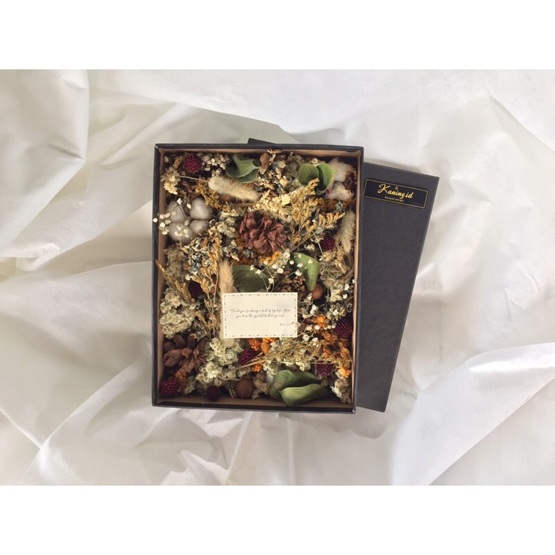 Jual flower box || Kado wisuda || kado anniversary | Shopee Indonesia