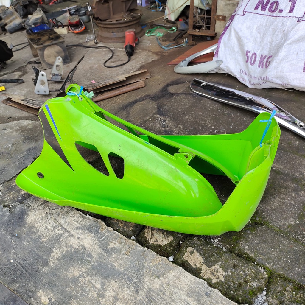 Jual body tebeng sayap kanan kiri Kawasaki Blitz original copotan motor ...
