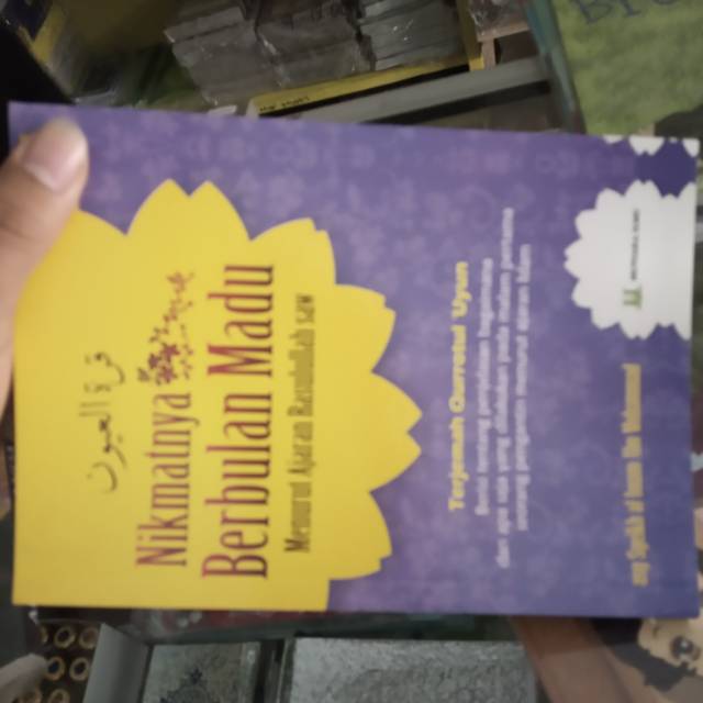 Jual Buku Terjemah Qurrotul 'Uyun (Nikmatnya Berbulan Madu) | Shopee ... Jual Buku Terjemah Qurrotul 'Uyun (Nikmatnya Berbulan Madu) | Shopee ...