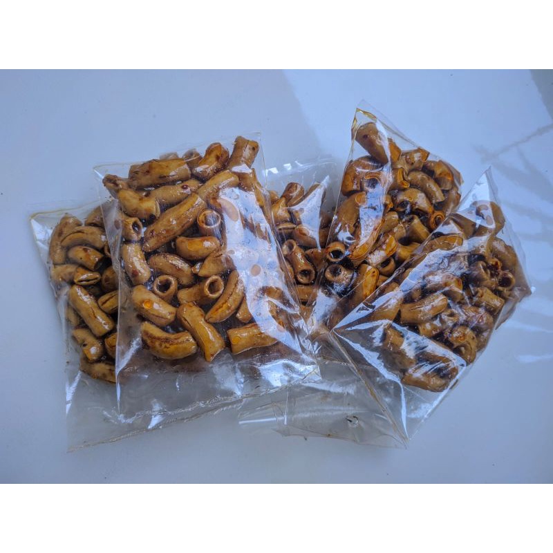Jual Makaroni hitam asam manis pedas 50gr cemilan khas Sunda,cemilan ...