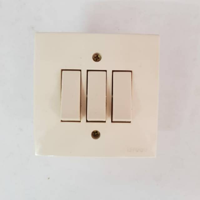 Jual SAKLAR TRIPLE / SAKLAR 3 TOMBOL TANAM DINDING BROCO | Shopee Indonesia
