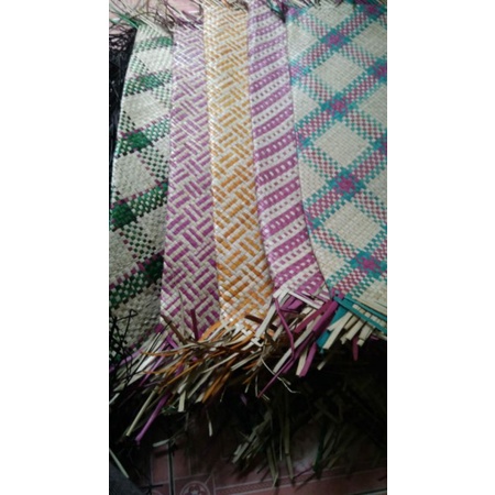 Jual Tikar anyaman pandan motif random | Shopee Indonesia