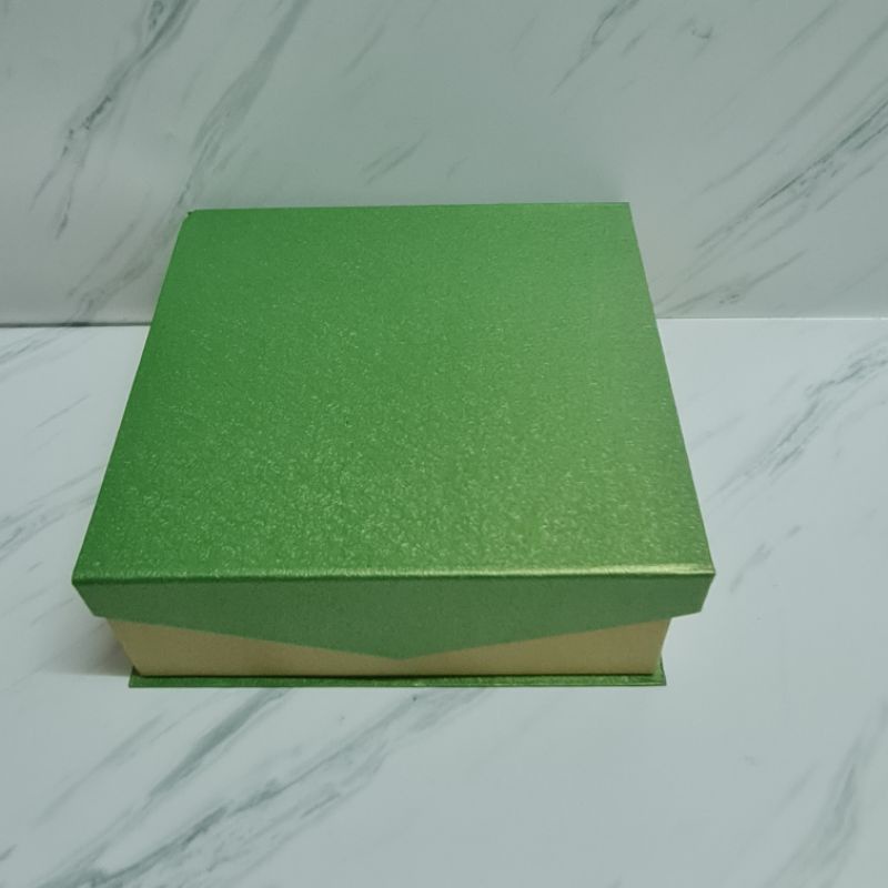 Jual Box magnet dasi 30x30x8cm / kotak kue kering hardbox / hamper ...
