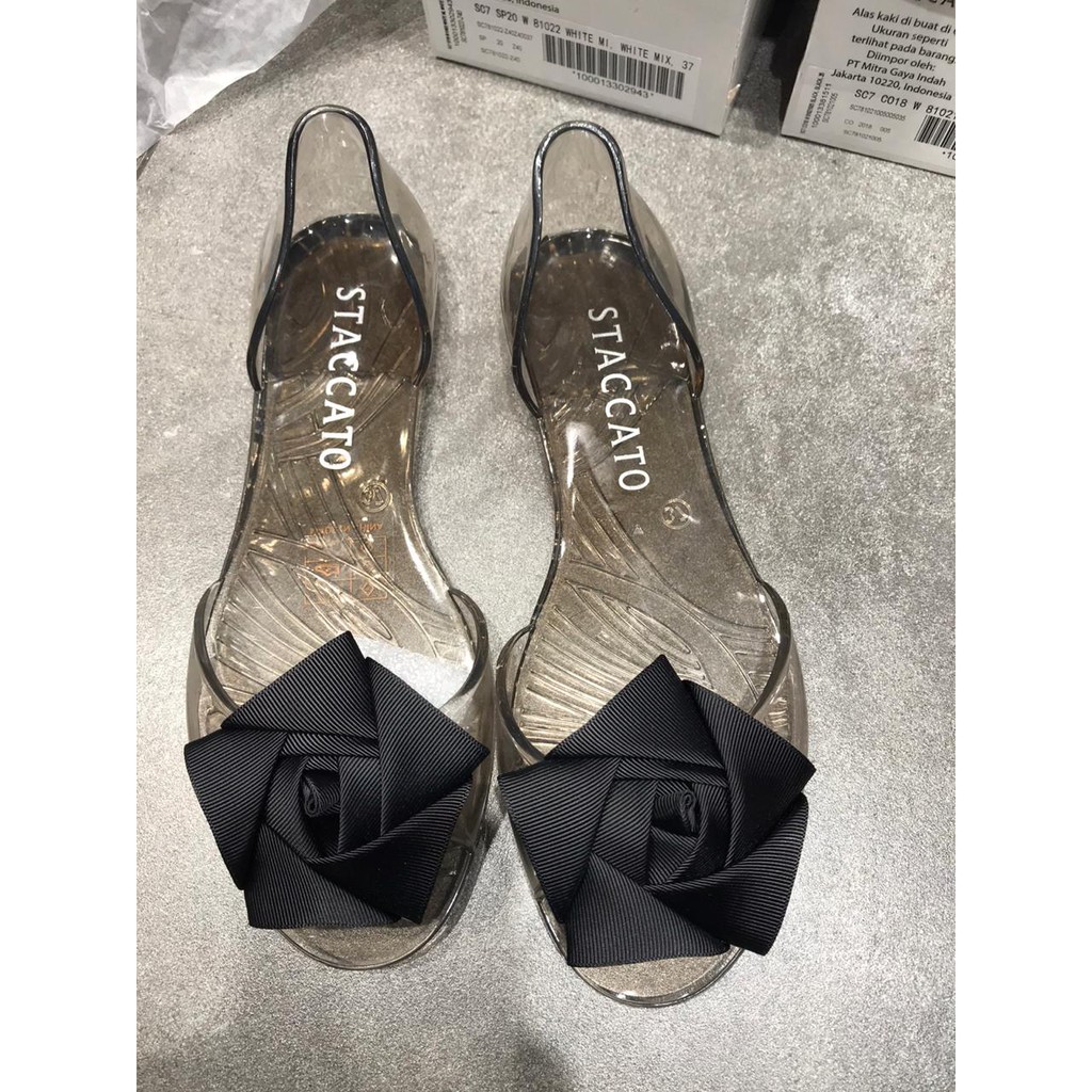 Jual Sepatu Staccato Original Mall Sale Bunga Hitam dan Putih | Shopee ...