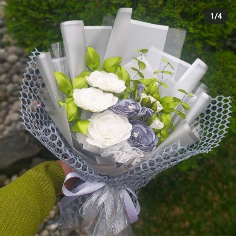 Jual BUKET BUNGA 10 TANGKAI DUA WARNA - Buket Bunga Palsu Pita Satin ...