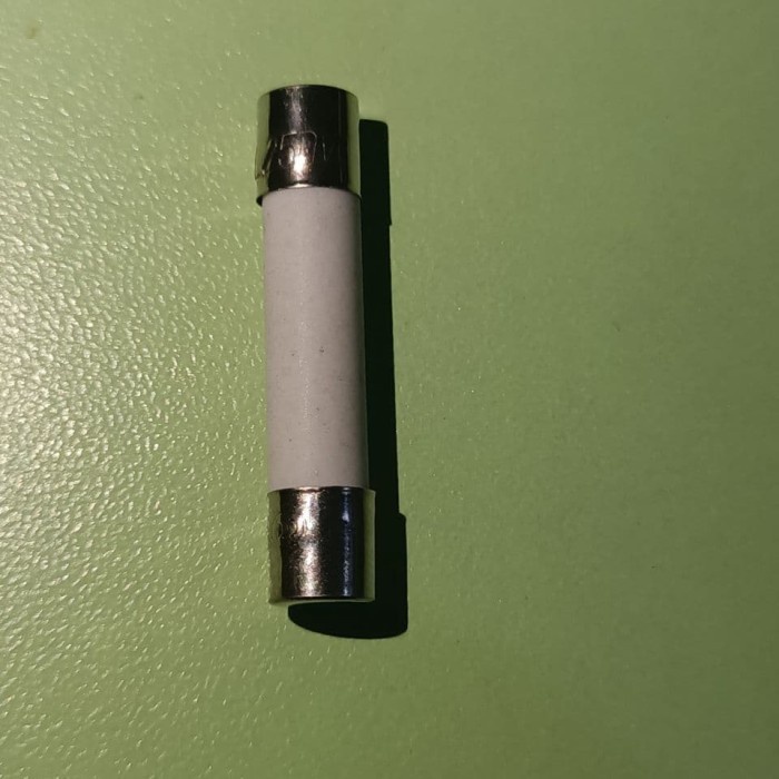 Jual FUSE Keramik 6A 6 Amper 250V Fius 5x20mm Sekring Skring Ceramic ...