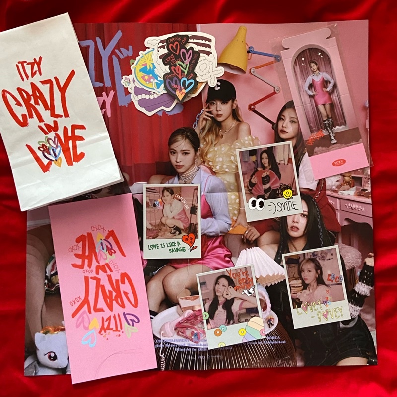 Jual [SHARING] ITZY 1st ALBUM - CRAZY IN LOVE// POSTER, LYRICS, STANDEE ...