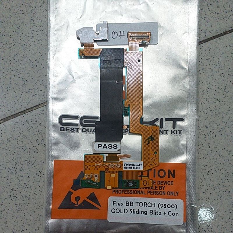 Jual JALUR FLEXI CELLKIT BLACKBERY BB TORCH (9800) GOLD SLIDING BLITZ ...