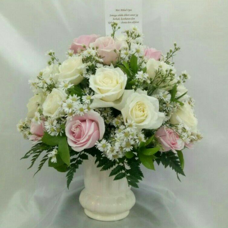 Jual Bunga Meja Hias Rangkaian Bunga Mawar Asli Fresh | Shopee Indonesia