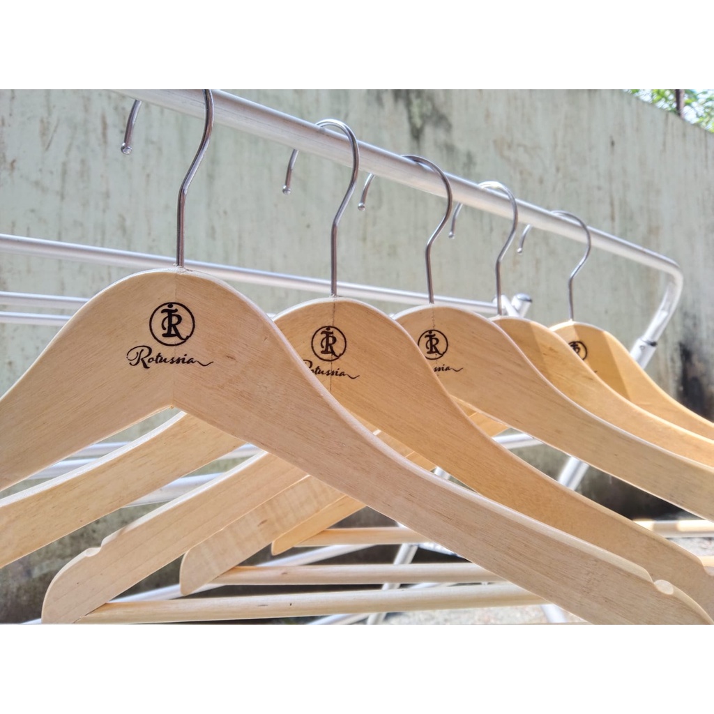Jual Hanger kayu grafir Custom nama gravir | Shopee Indonesia