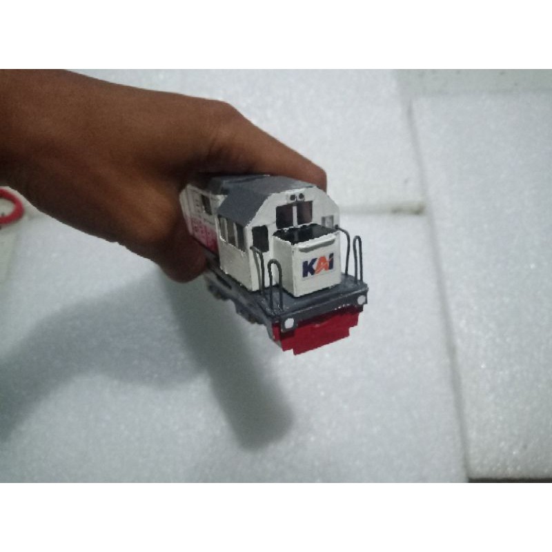 Jual miniatur kereta api indonesia - lokomotif cc 201 | Shopee Indonesia