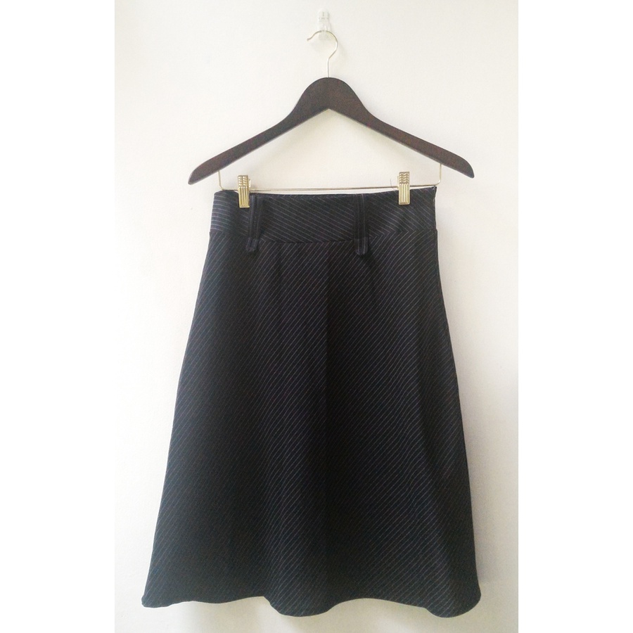 Jual Rok Hitam A Line Motif Garis | Shopee Indonesia