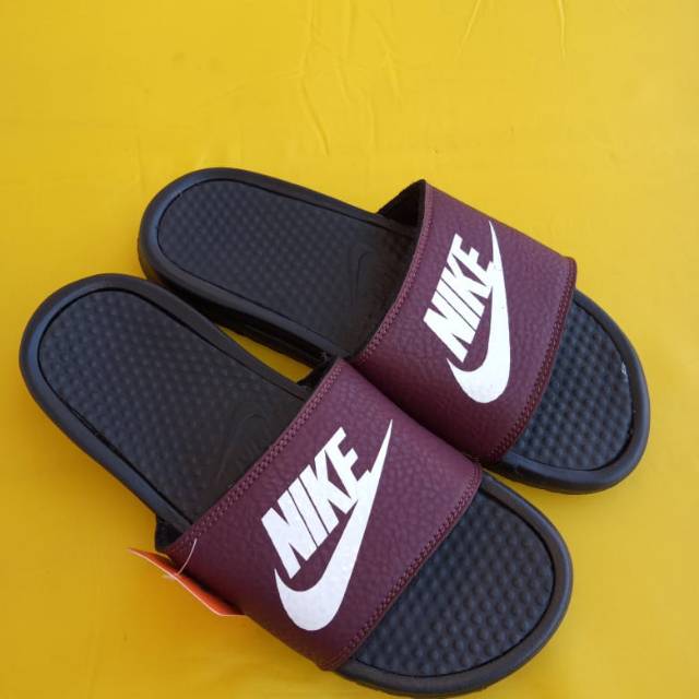 Jual Toko 16 T9 Sandal Nike Flip Flop Benassi Swoosh Motif Putih ...