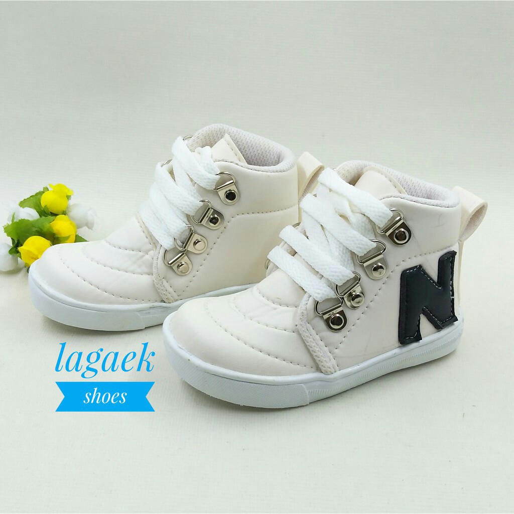 Jual BOOTS NEW PUTIH /SEPATU boots anak 1 2 3 4 5 6 7 8 9 tahun ...