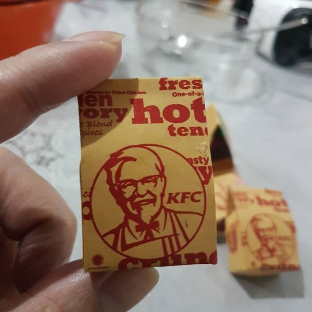 Jual Magnet kulkas miniatur bungkus KFC | Shopee Indonesia