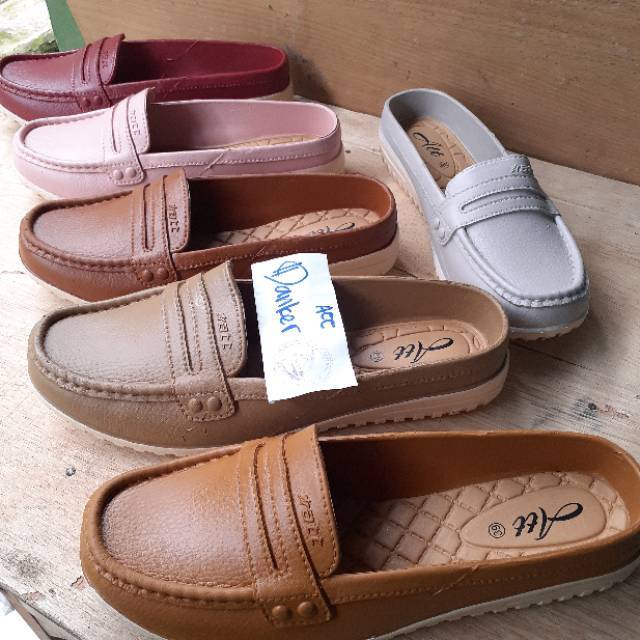 Jual Sepatu Selop Karet Wanita Empuk Ringan - Sepatu Slop Wanita ...