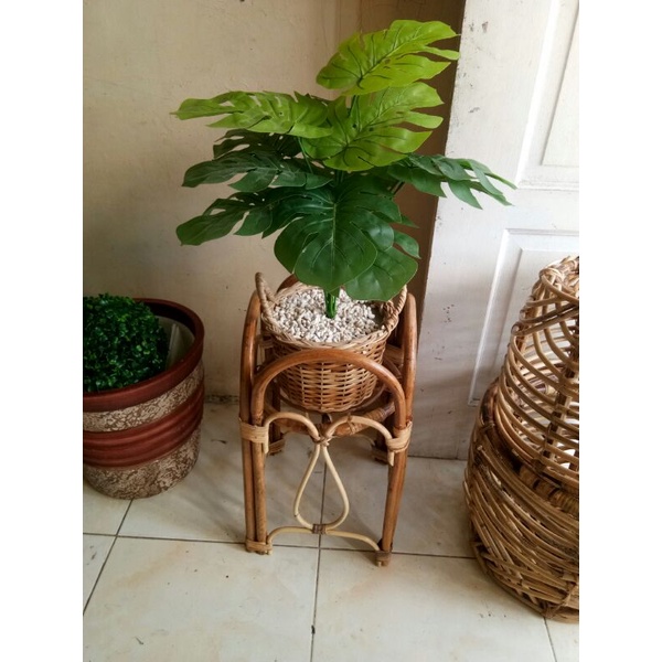 Jual standing planter rotan pot rotan,pot kaki rotan/tempat bunga ...