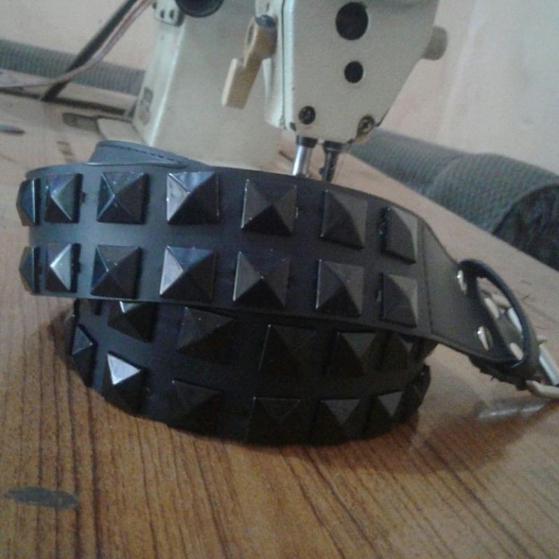 Jual Eightball 2row black pyramid belt (spasi)/sabuk punk /sabuk spike ...