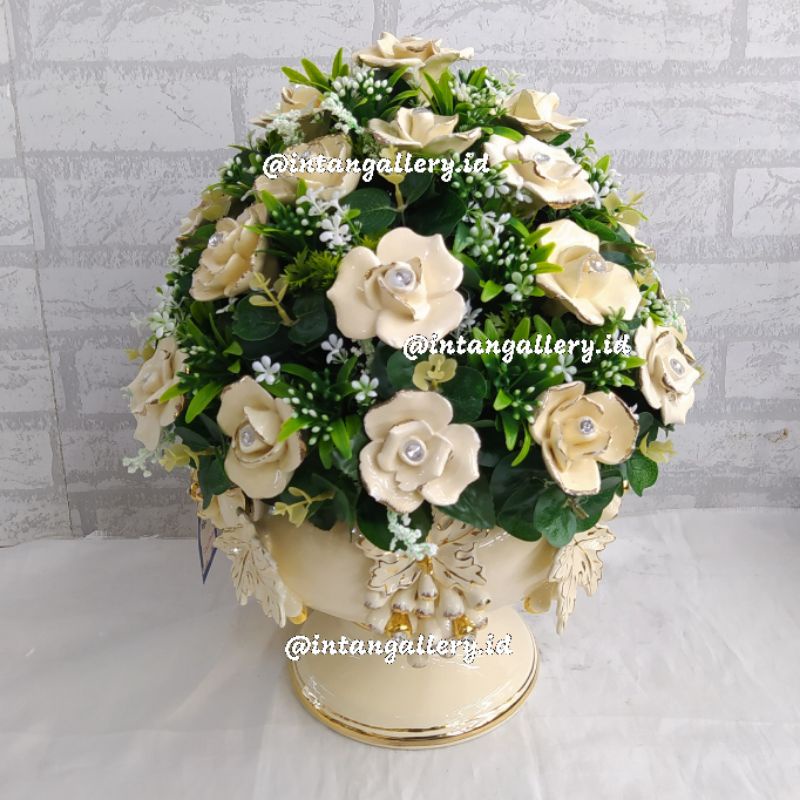 Jual Rangkaian Bunga London Cream dengan Pot Italy | Shopee Indonesia