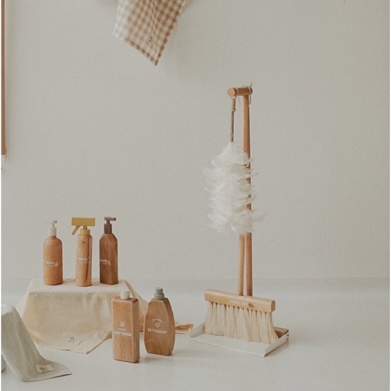 Jual Twinkle Well - Practical Life Montessori : Classic Feather Duster ...