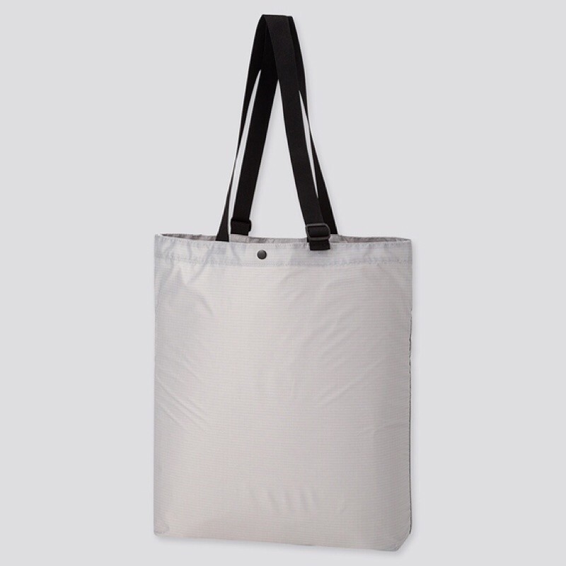 Jual TAS UNIQLO TOTE SAKU RINGAN | Shopee Indonesia