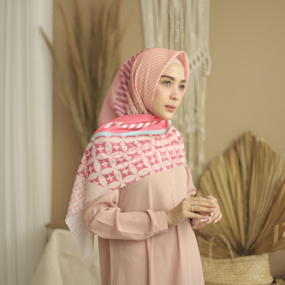 Jual Malhos In Flamingo | THE NOVELLA SCARF (Superfine Voal Hijab ...