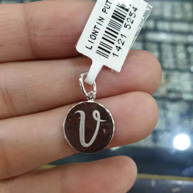 Jual LIONTIN EMAS HURUF V DAN Y PUTIH | Shopee Indonesia