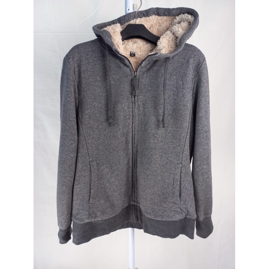 Jual Uniqlo Abu2 misty gelap | Shopee Indonesia