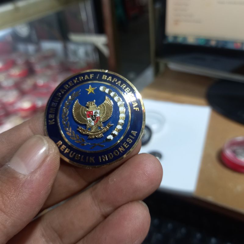 Jual pin kemenparekraf/emblem baparekraf / dompet KTA KEMENPAREKRAF ...