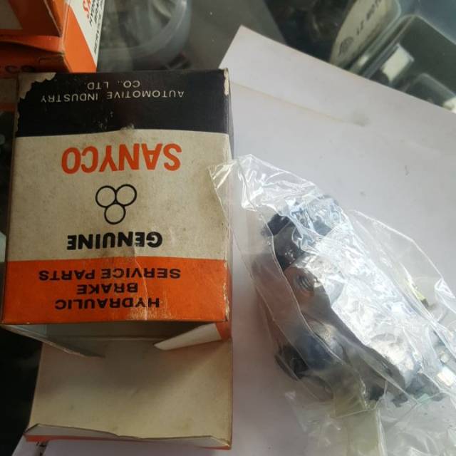 Jual Wheel Cylinder Kijang KF20 DPN LH tanpa nepel. Uk. 1". Wheel ...