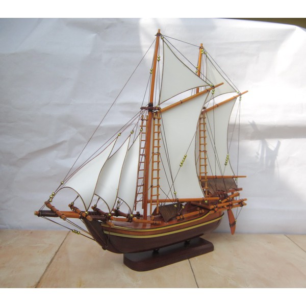 Jual Miniatur Kapal Layar Pinisi_Souvenir Unik Ekslusif Exclusive ...