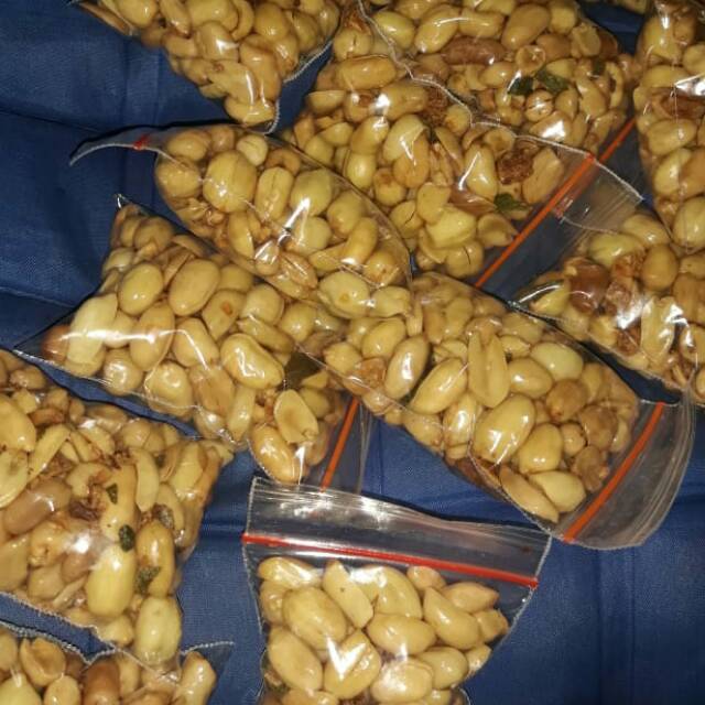 Jual Kacang bawang/kacang tanah/kacang goreng kemasan kacang tanah ...