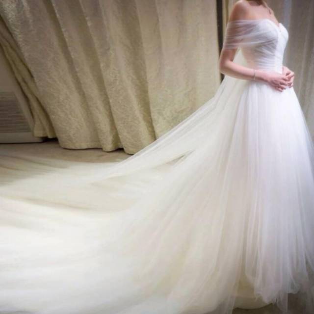 Jual Gaun pengantin pernikahan bordir renda off shoulder v-neck ekor ...