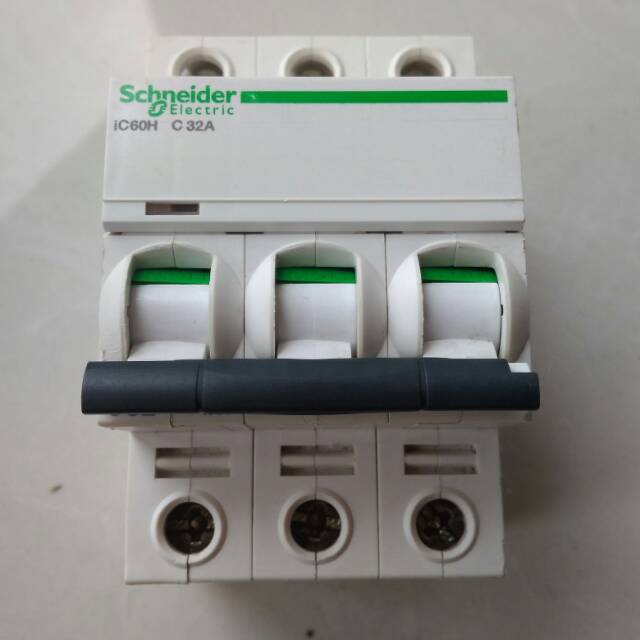 Jual Mcb Breaker Schneider 3 phase IC60H C32A | Shopee Indonesia