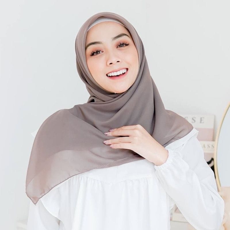 Jual PARIS PREMIUM HIJAB SEGI EMPAT VOAL ANTI LETOY | Shopee Indonesia