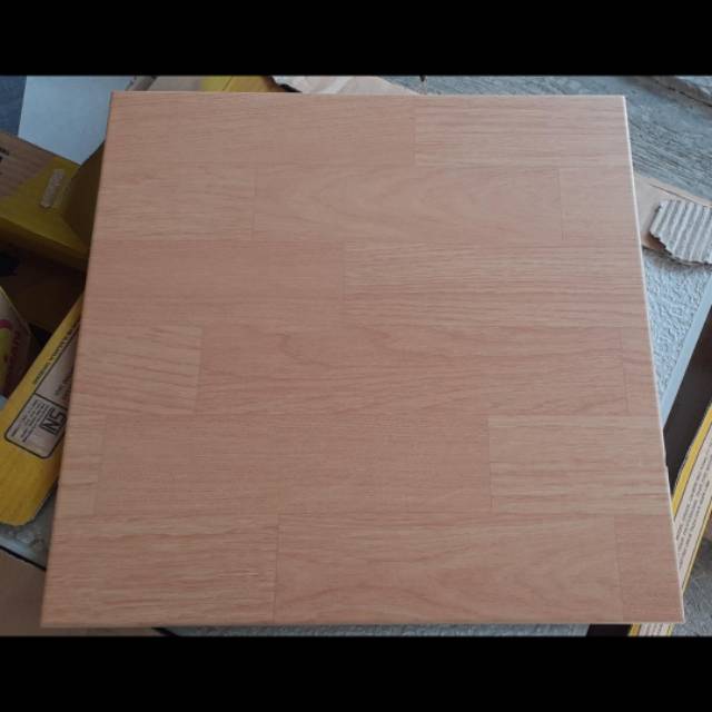 Jual KERAMIK ROMAN MOTIF KAYU 40X40 PAVILION BEECH G447308 | Shopee ...