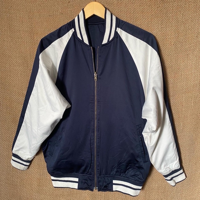 Jual GU by Uniqlo Reversible Bomber woman | Shopee Indonesia