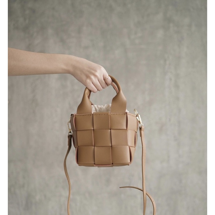 Jual BAGS BY KAMI FOR KAMU BUCKET SLING CROSSBODY BAG TAS ANYAMAN ...