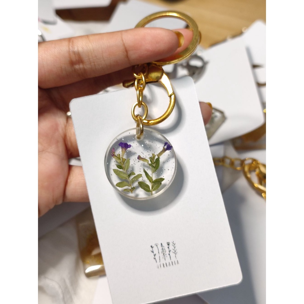 Jual HERBARIA Handmade Dried Flower Resin Keychain / Gantungan Kunci ...