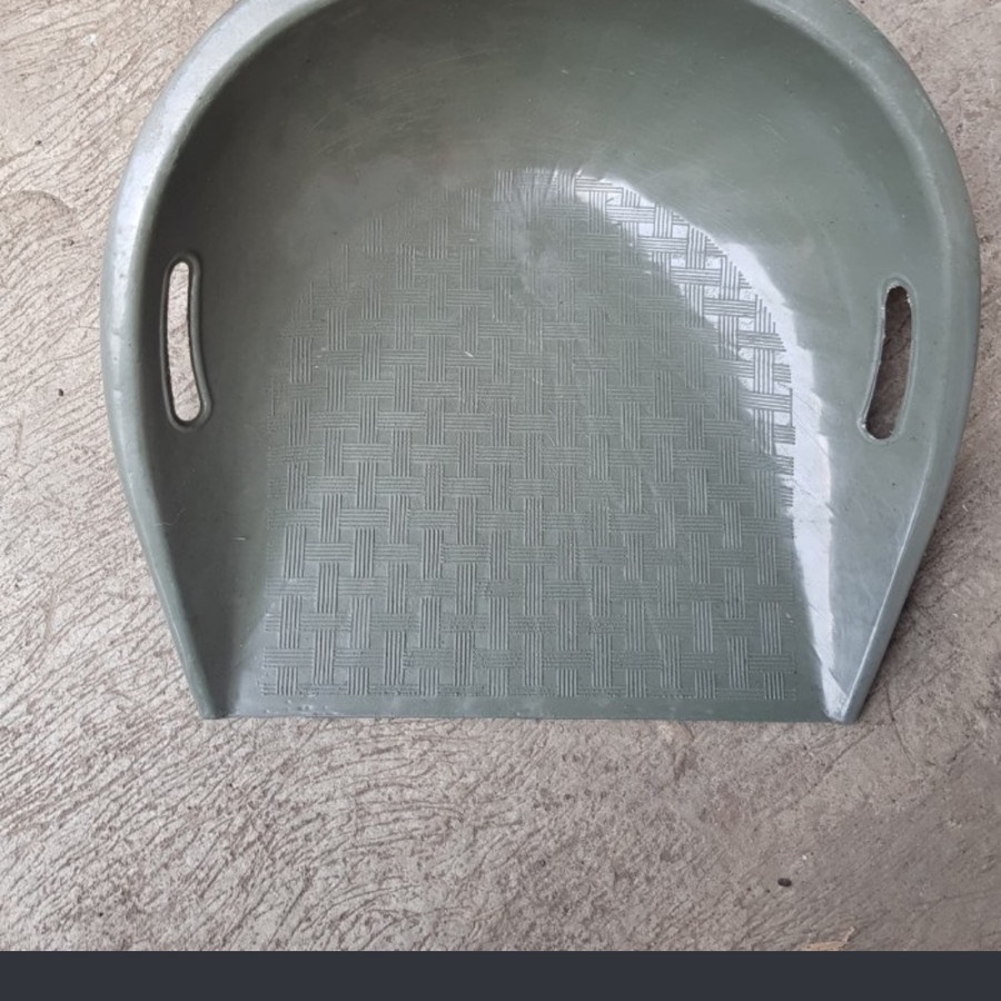 Jual Pengki plastik hijau hitam / pengki cor / serokan batu puing ...