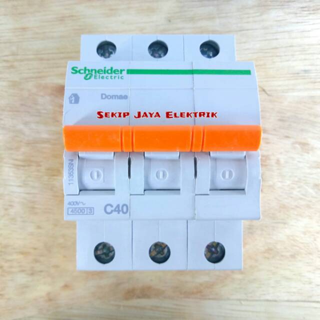 Jual MCB Schneider Domae 3 Phase 40 Ampere / 40 A SNI | Shopee Indonesia