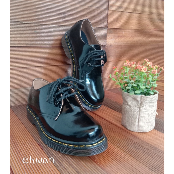 Jual Sepatu Docmart 3 holes PRIA & WANITA Kulit Asli 100% /Docmart 3 ...