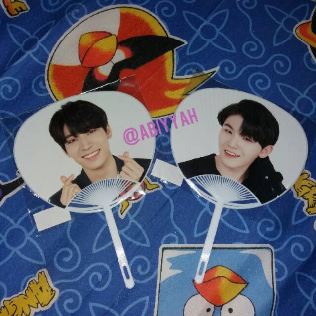 Jual SEVENTEEN OFFICIAL MINI UCHIWA JAPAN DEBUT | Shopee Indonesia