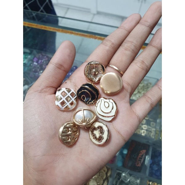 Jual Kancing Baju Gold per 2 pcs | Shopee Indonesia