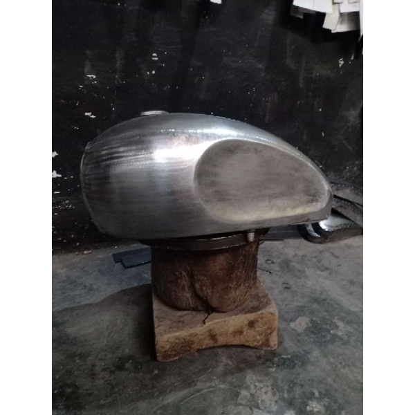 Jual tangki triumph,tangki british,tangki bobber,tangki benelli,tangki ...