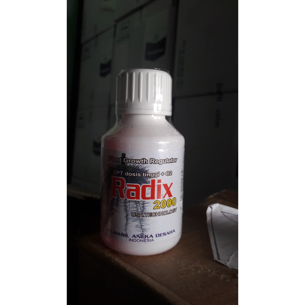 Jual Pupuk Perangsang Akar dan Pembesar Umbi Radix 2000 100 ml | Shopee ...