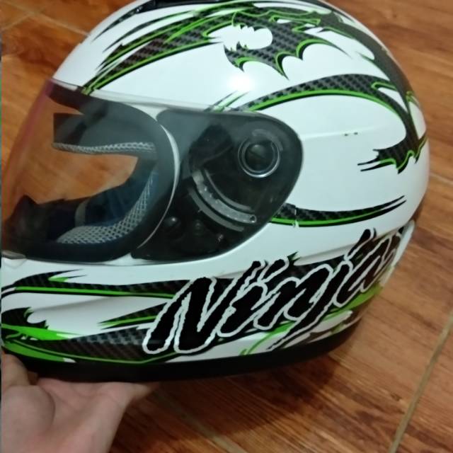 Jual Helm full face kawasaki bekas kondisi 90% lecet karna disimpan di ...