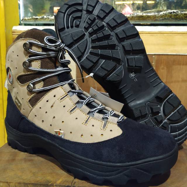 Jual sepatu gunung hiking outdoor high merk Hego kualitas super ...