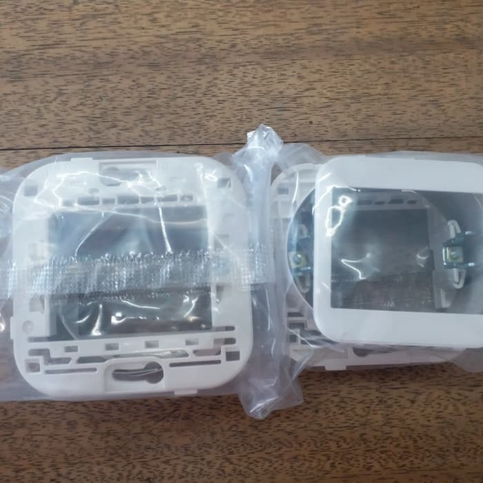 Jual Bracket Cover Pengikat Saklar Stop Kontak Panasonic WEJ 30029W ...